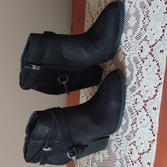 Very Volatile | Shoes | Very Volatile Western Black Leather Ankle Boots ...